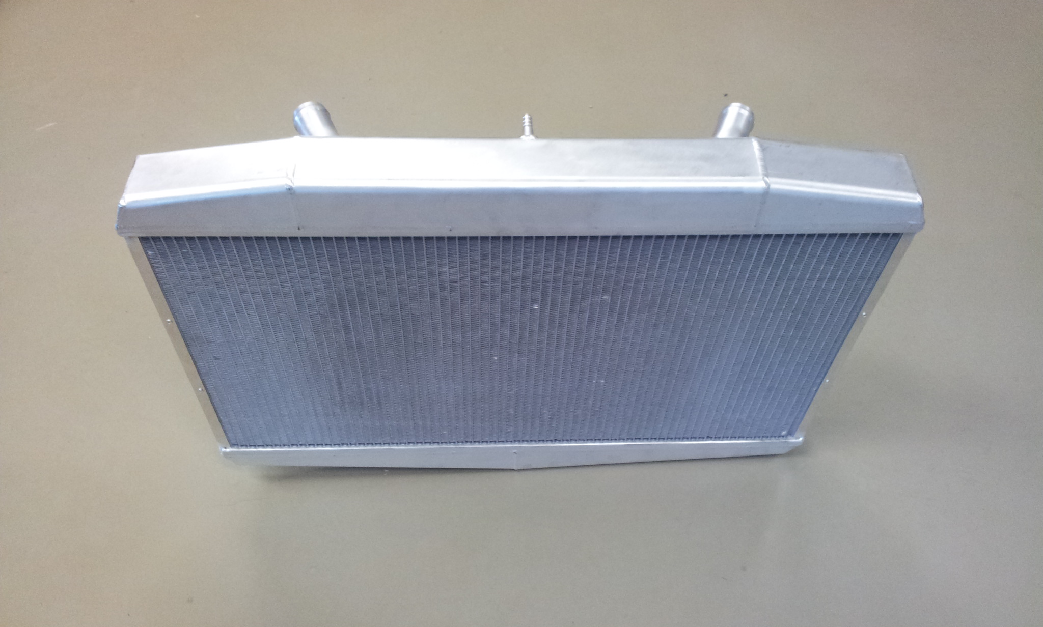 Radiator Jaguar E-type with fans - Performance-Parts.eu